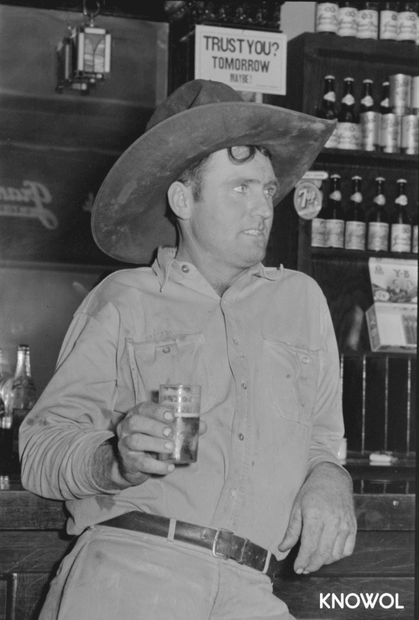 Pictures of Americans drinking beer in the United States