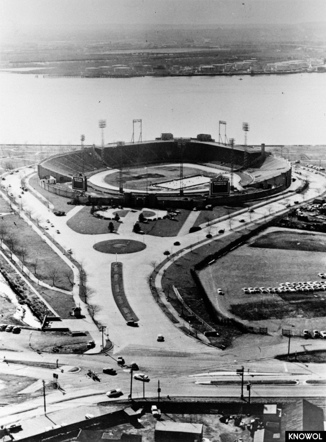 9 vintage pictures reveal the glory of Roosevelt Stadium – KNOWOL